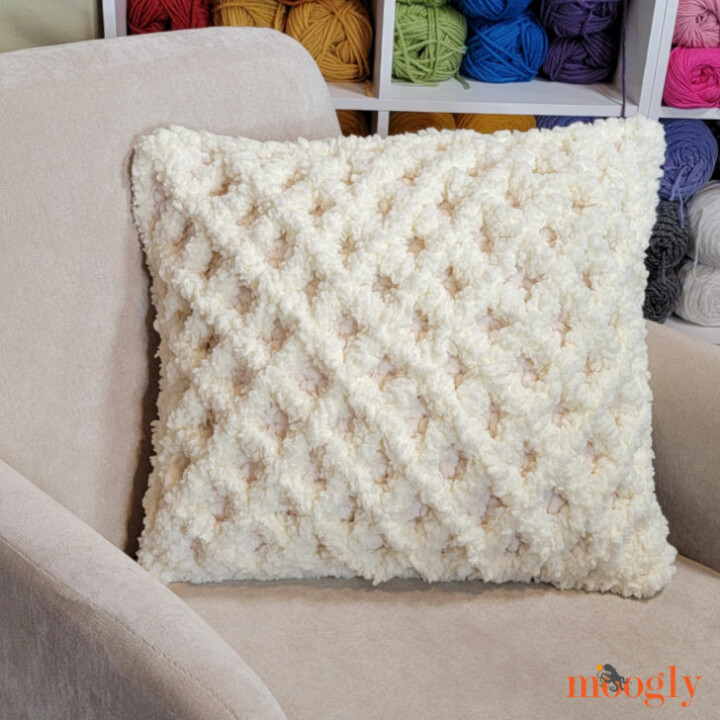 Fluffy Diamond Pillow Tutorial Right and Left-Handed - Moogly