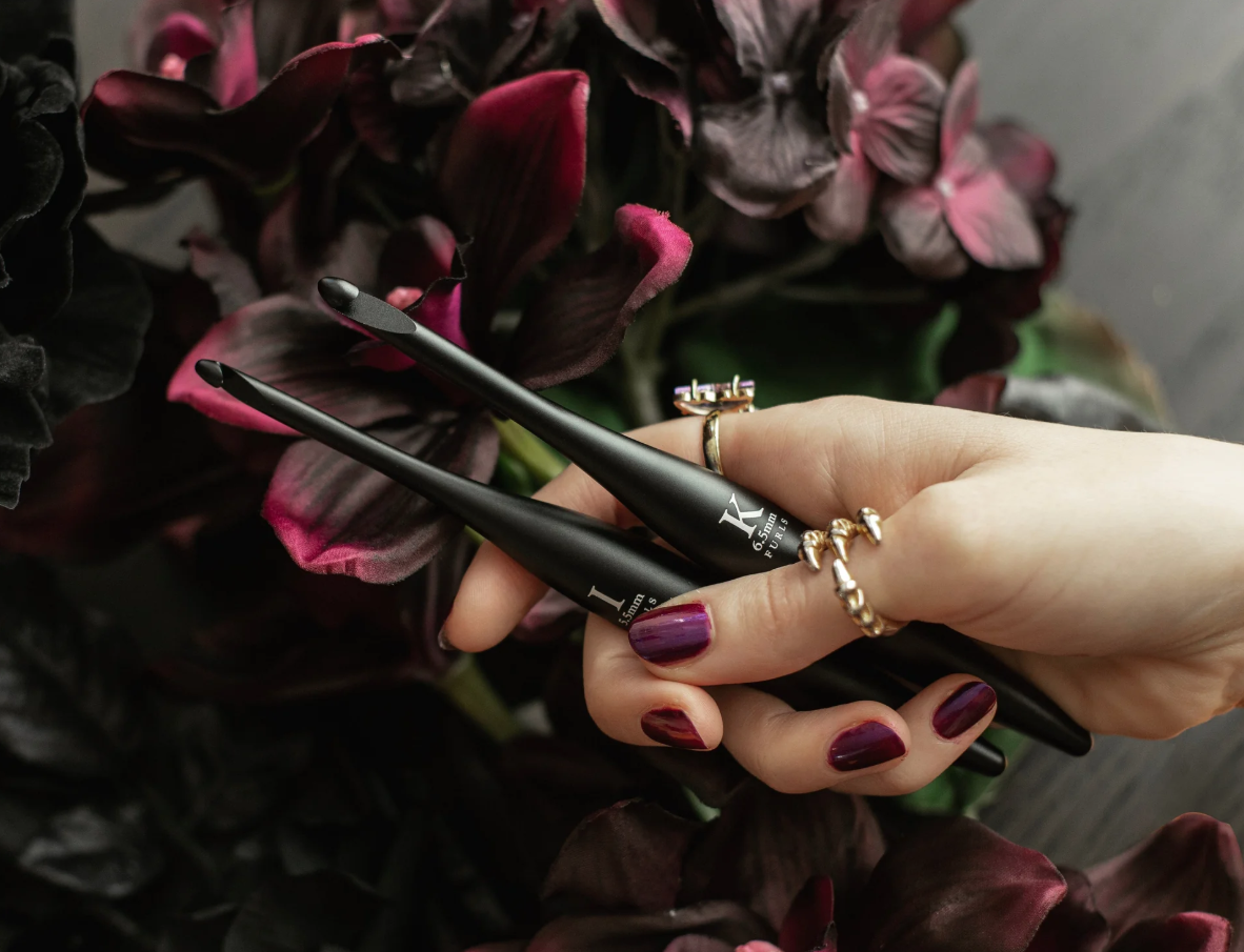 Furls Matte Onyx Streamline Metal Hooks Trio Giveaway - moogly