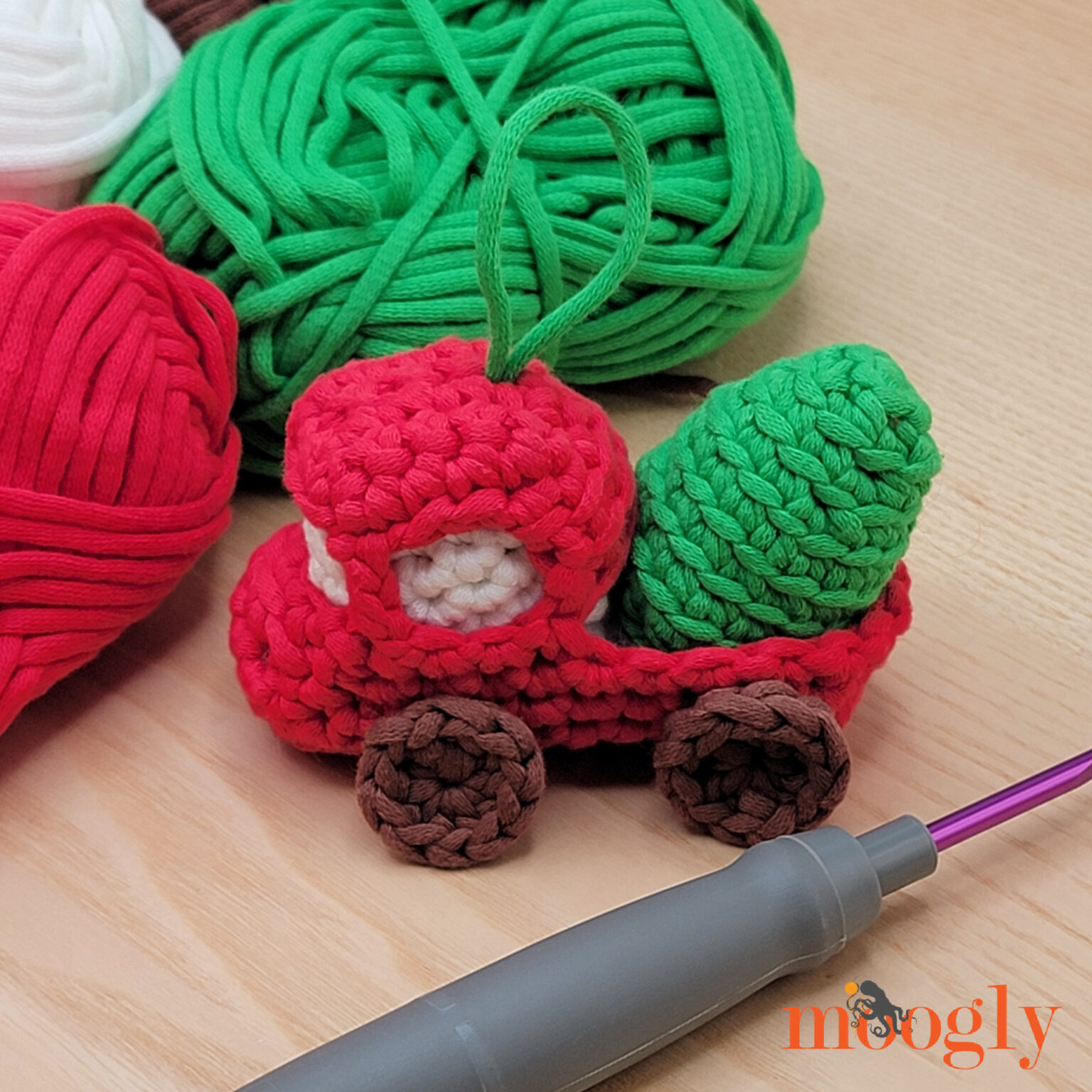 Red Truck Christmas Ornament Crochet Pattern by Moogly
